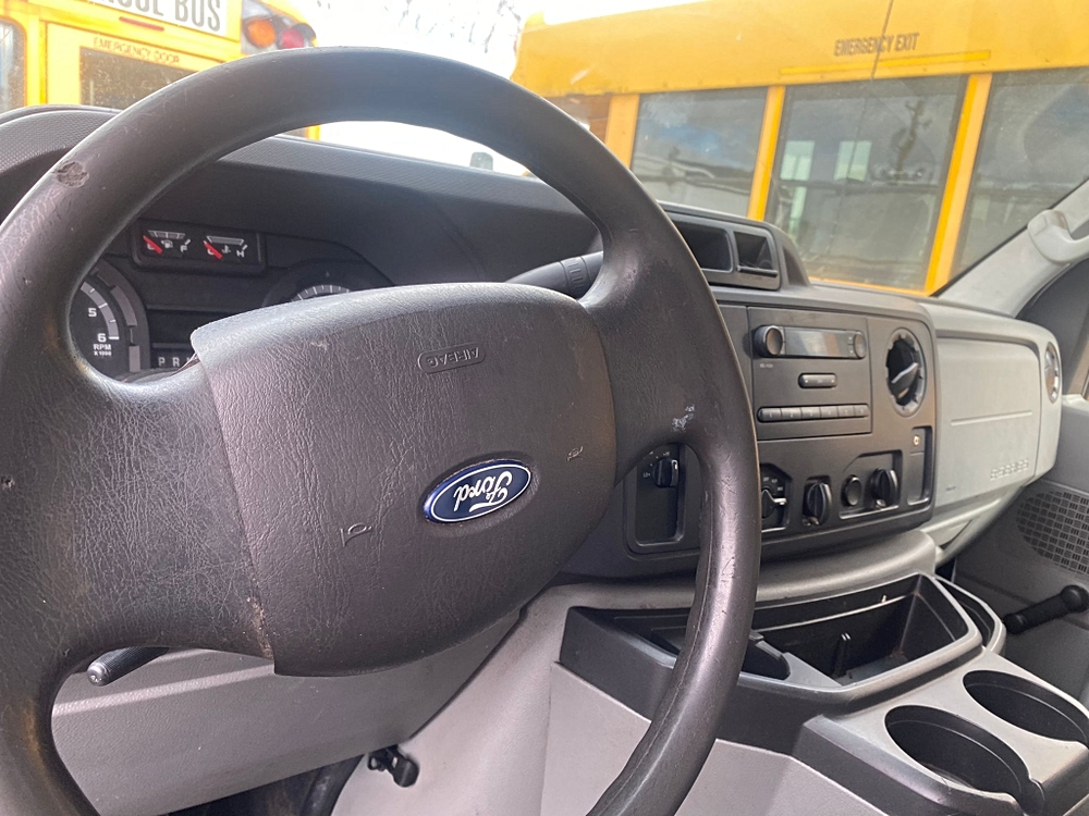 Spectrum Motor 1 2016 Ford Econoline Commercial Cutaway E-350 Super ...