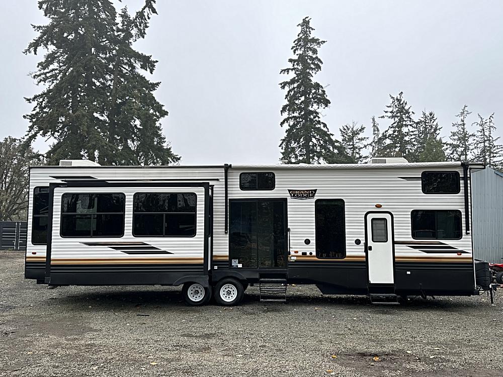 THE RV BARN LLC 2023 GRAND LODGE 42' -- 2 STORY -- DESTINATION RV ...