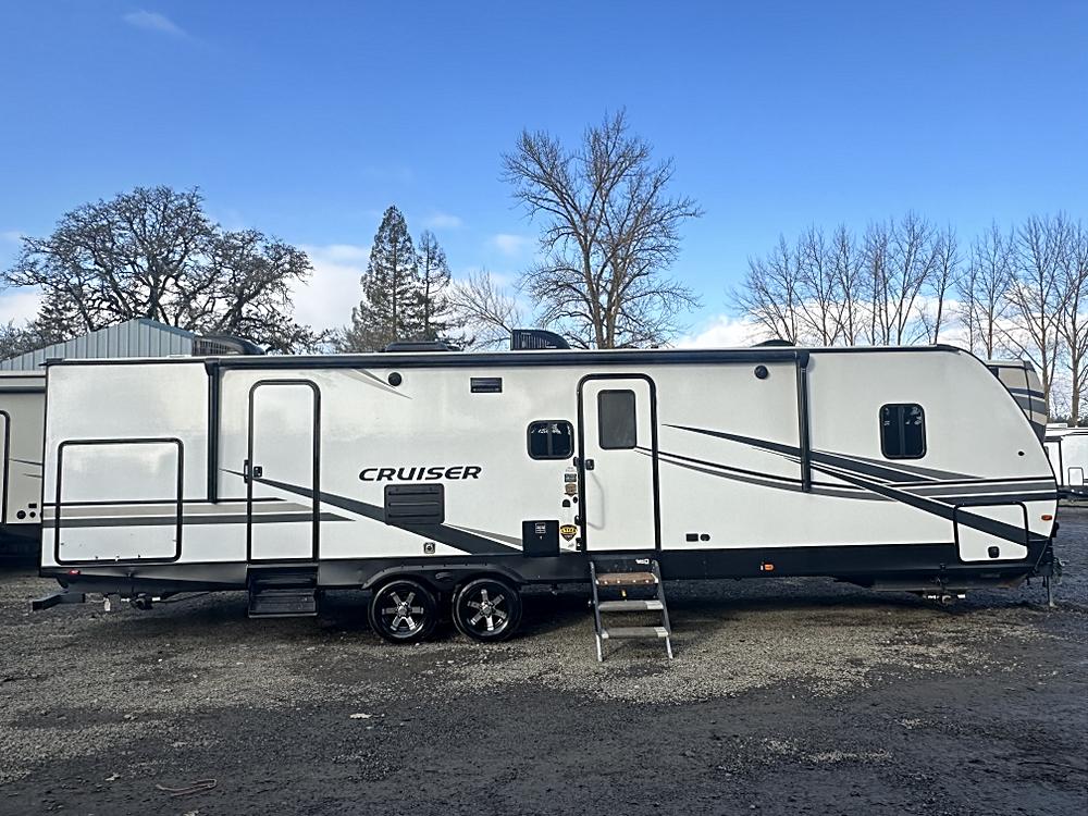 THE RV BARN LLC 2022 CROSSROADS CRUSIER AIRE -- 37' -- 2 BEDROOM - 1.5 ...