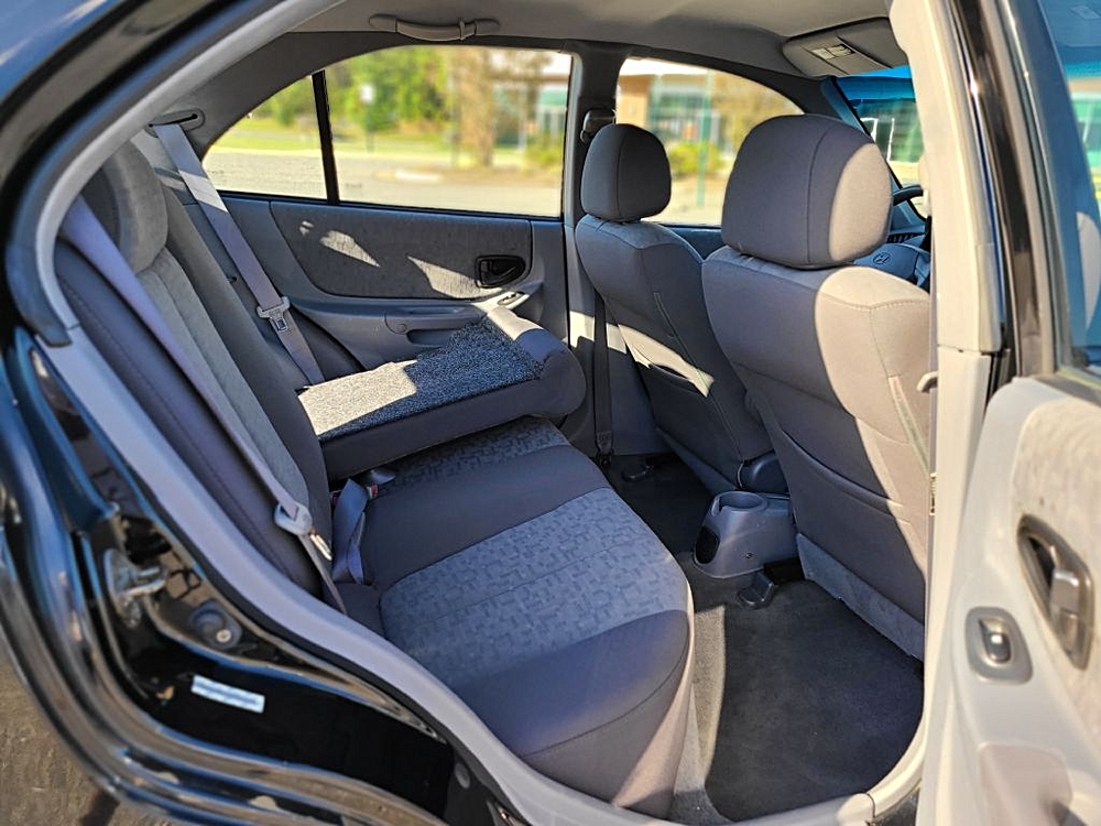 2004 accent interior