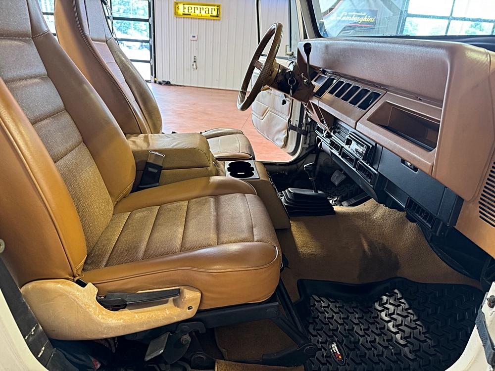 yj interior
