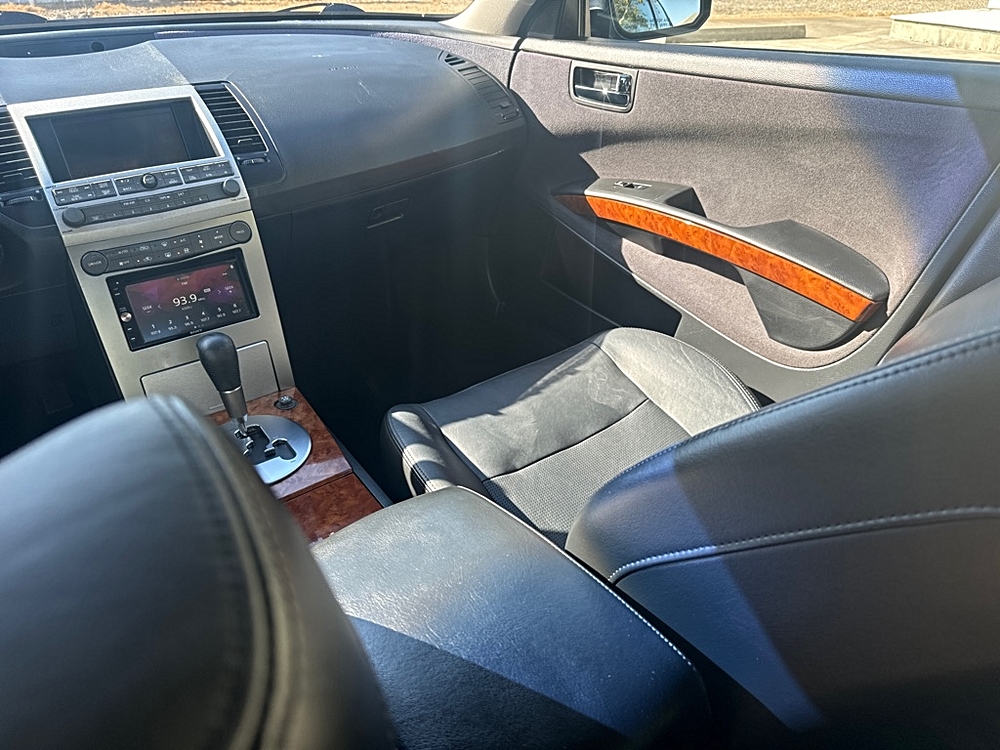 2006 maxima interior