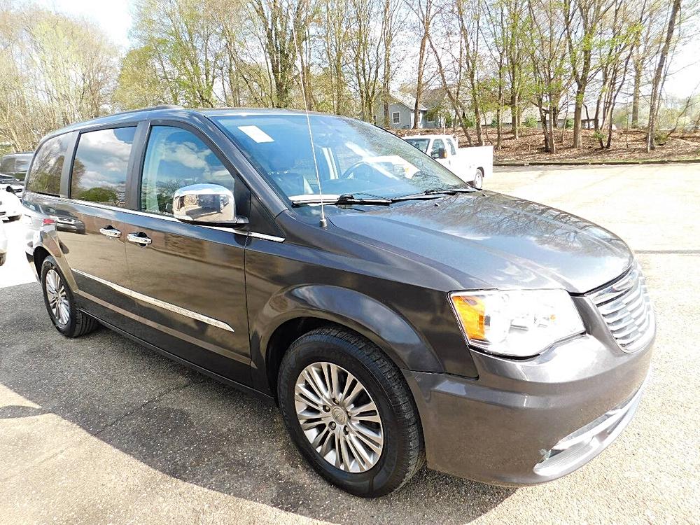 MACROCAR SALES INC 2015 Chrysler Town and Country Touring L 4dr Mini ...