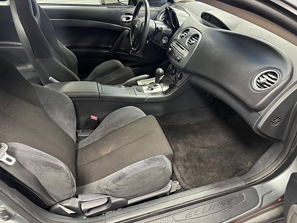 2007 eclipse interior