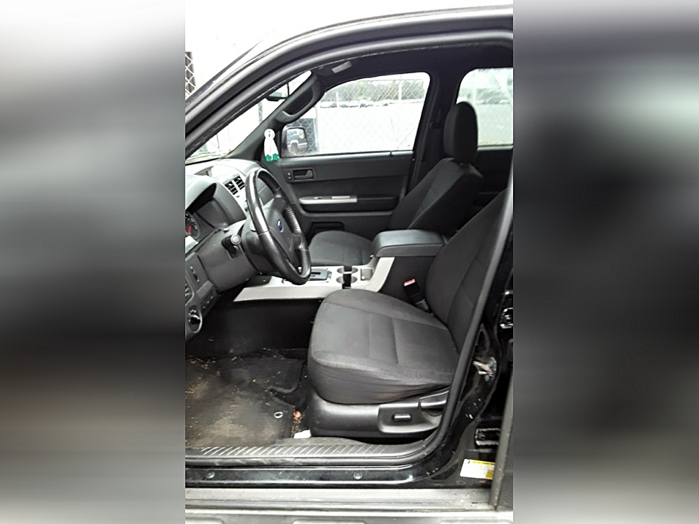 2010 escape interior