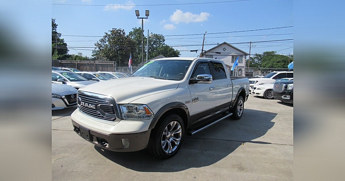 2017 RAM 1500 Limited 4x2 Crew Cab 5'7 Box