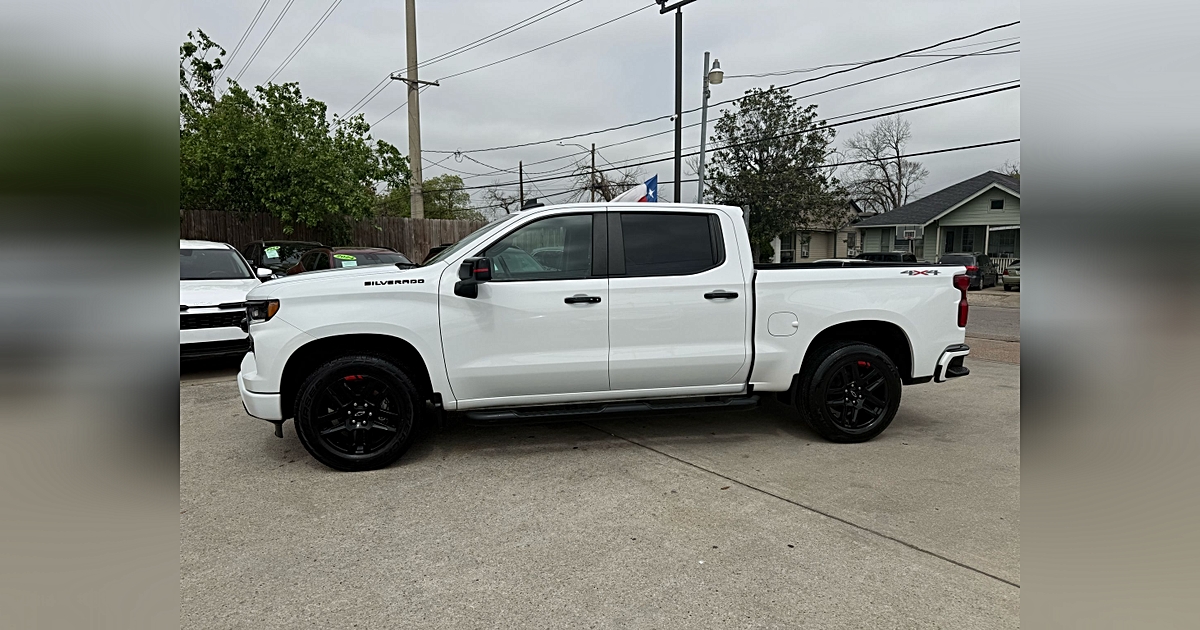 2022 Chevrolet Silverado 1500 4WD Crew Cab Short Bed RST
