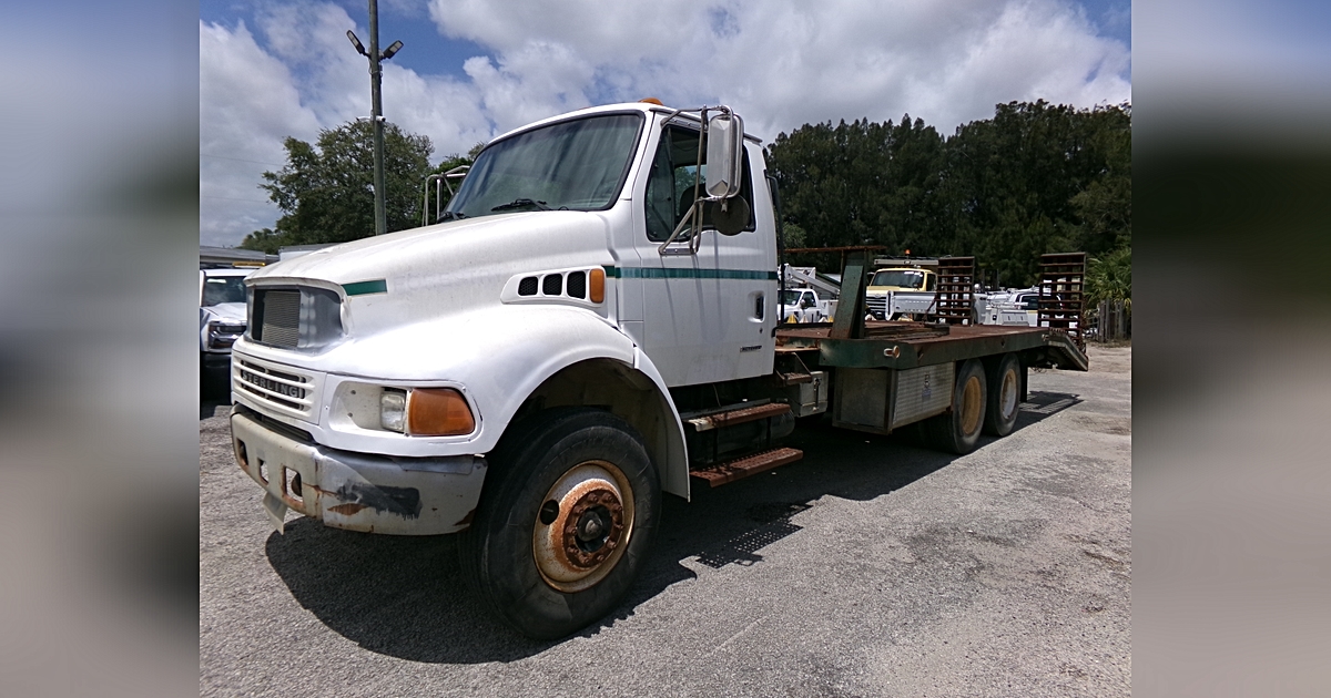 2001 Sterling M8500 26' Equipment Dozer Hauler Ramp Truck