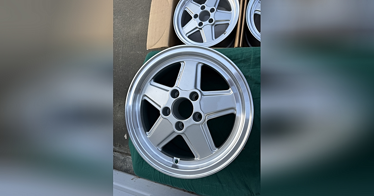 - Vintage Alloy Wheels