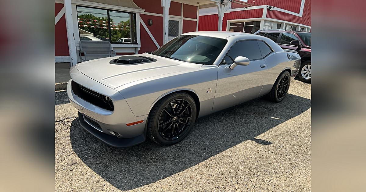 2015 Dodge Challenger 2dr Cpe R/T Scat Pack Shaker