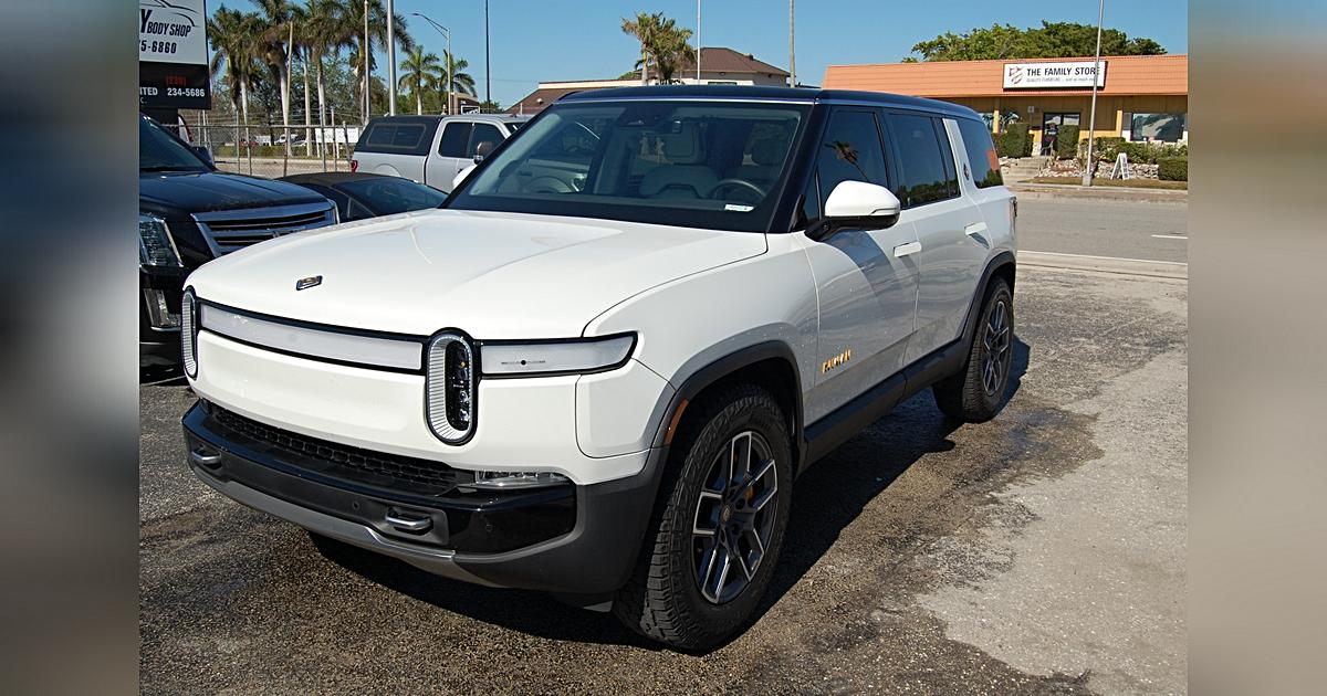 2023 Rivian R1S Adventure Package AWD