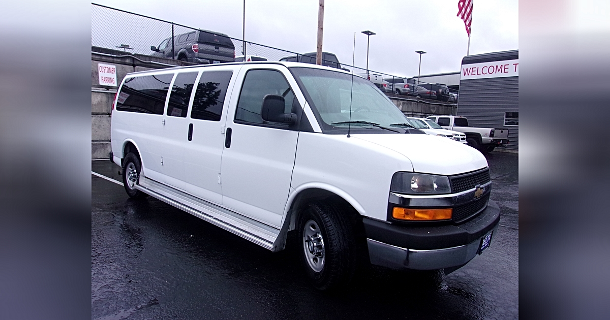 2016 Chevrolet Express Extended 15 Passenger Van RWD 3500 1LT 96Kmiles 1