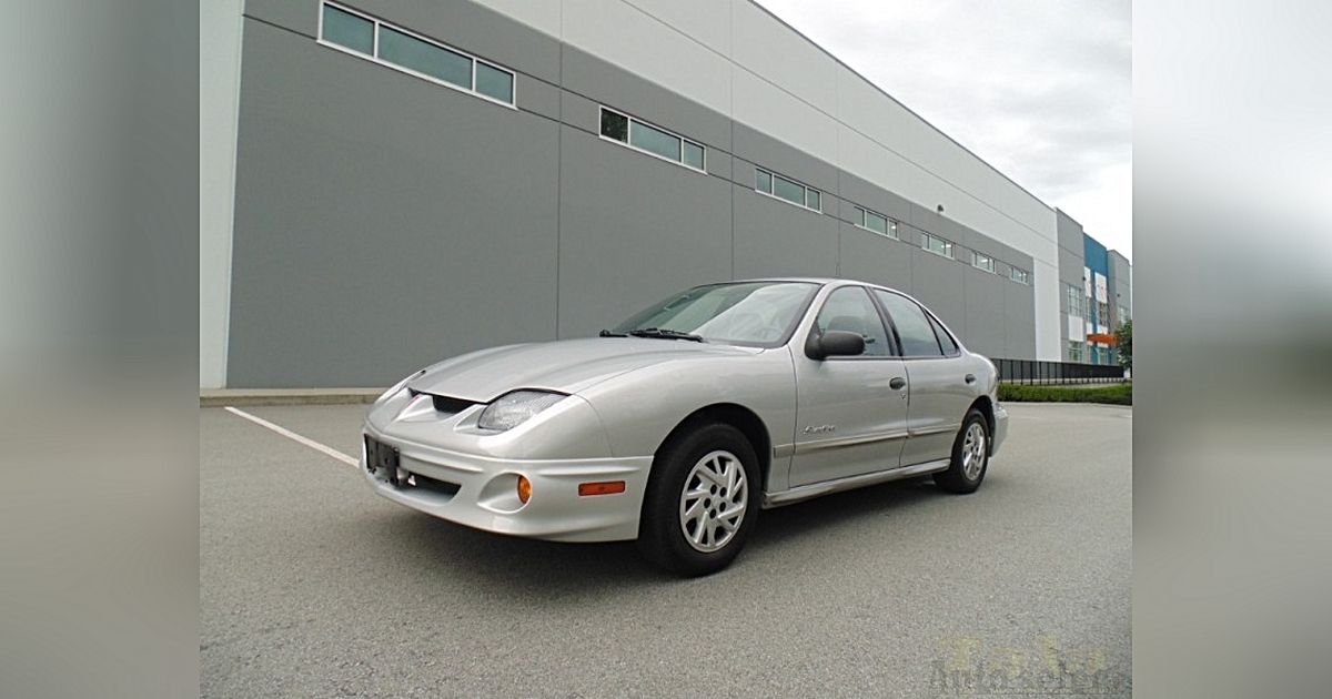 2002 Pontiac SUNFIRE 4dr Sdn SE