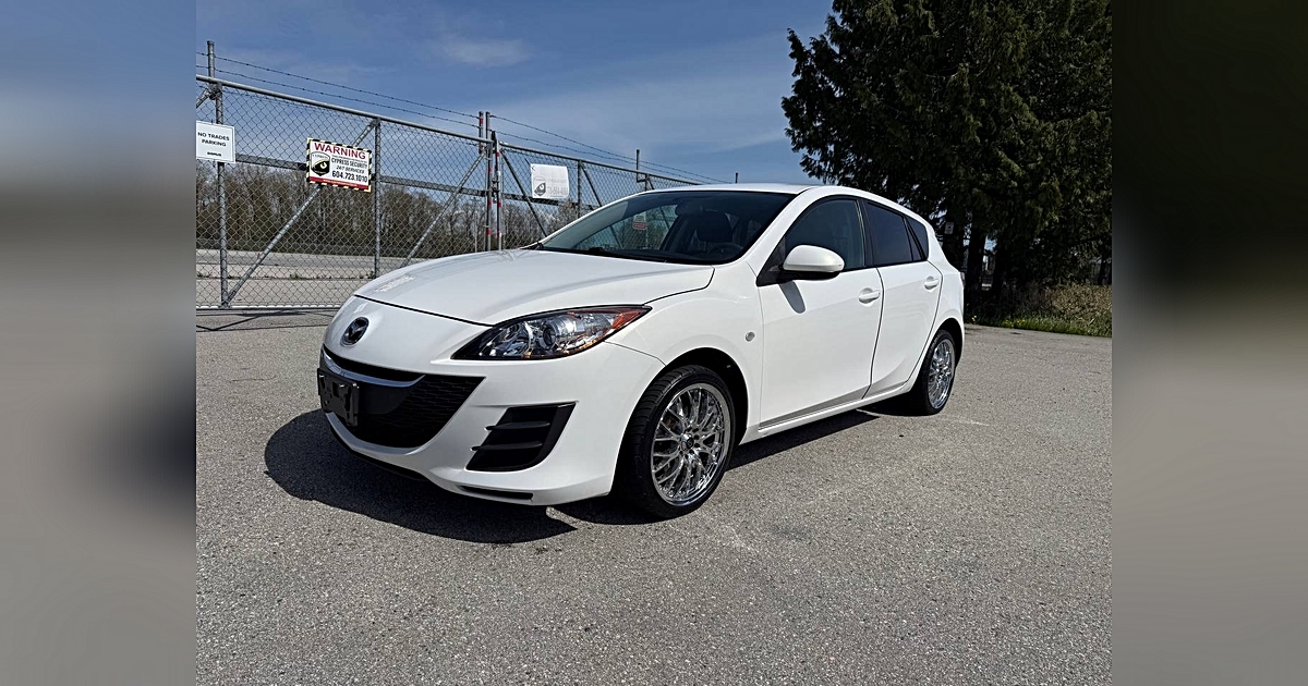 2010 Mazda Mazda3 HATCHBACK AUTOMATIC A/C LOCAL BC 127,000KM