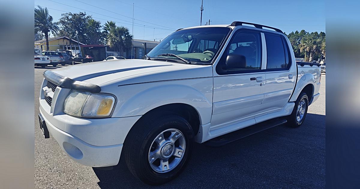 2004 Ford Explorer Sport Trac 4dr 126" WB XLS