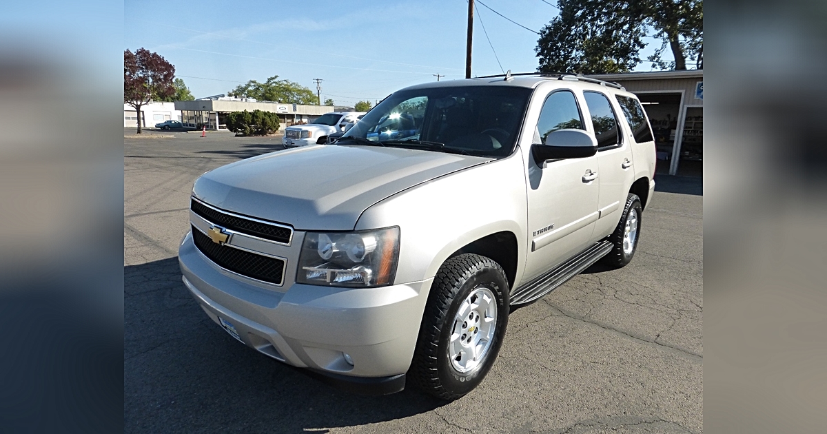 Carport Car and Truck 2009 Chevrolet Tahoe 4WD 4dr 1500 LT w/2LT | Auto dealership in Oregon ...
