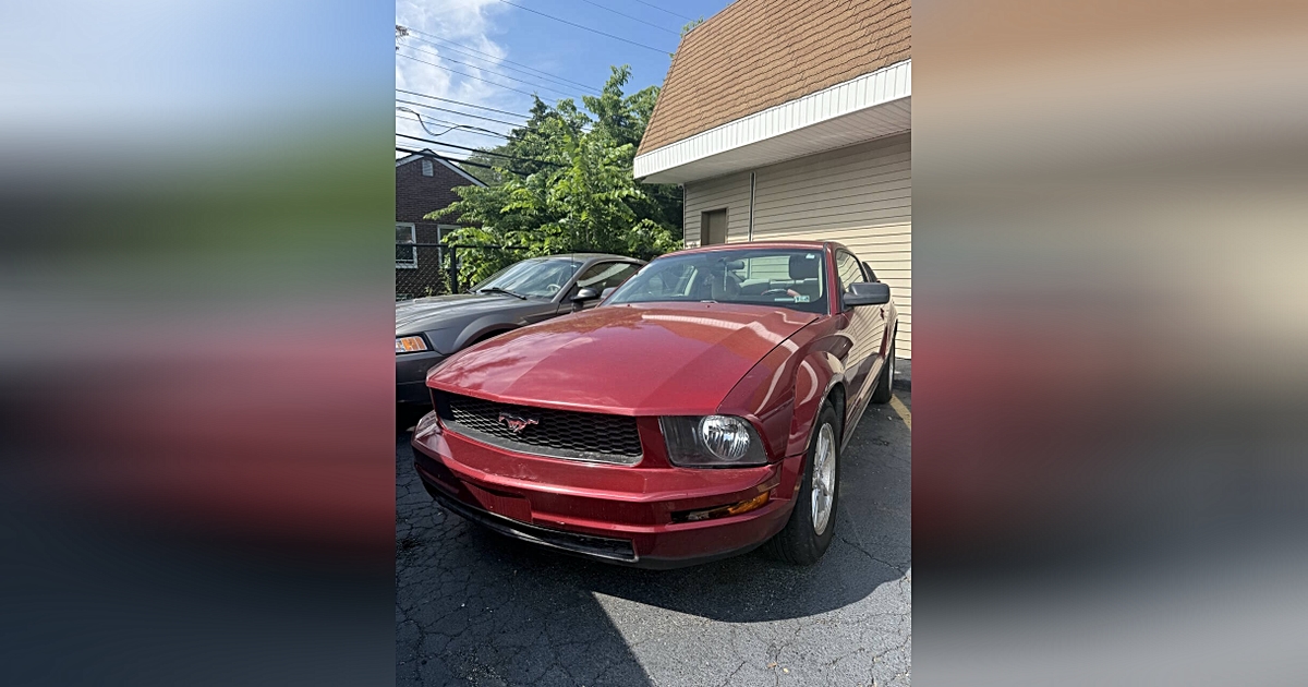 2007 Ford Mustang V6 Deluxe 2dr Fastback