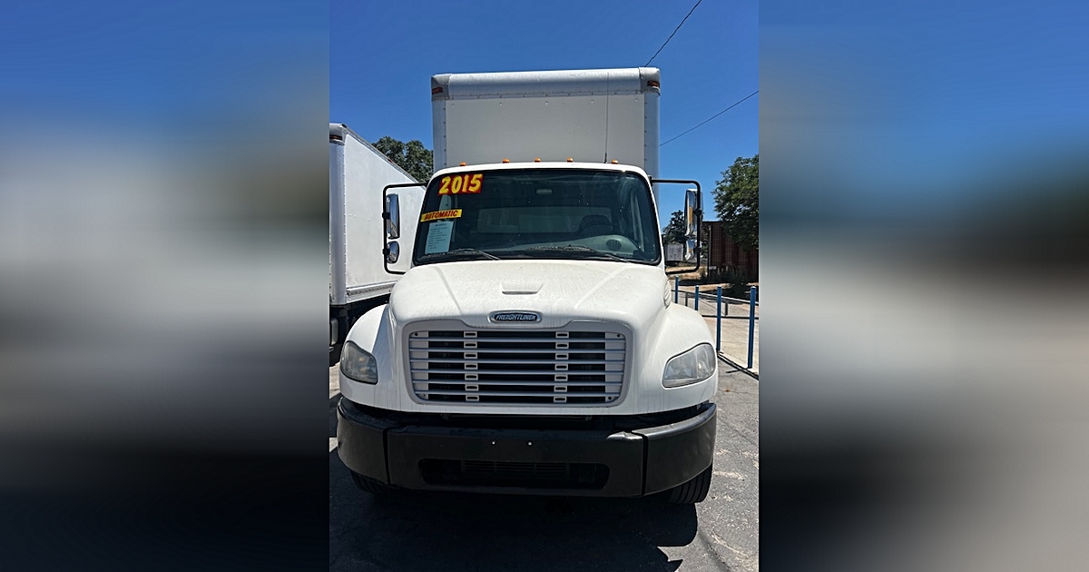 2015 FREIGHT M2 BOX TRUCK, 256K MILES, CUMMINS ISB
