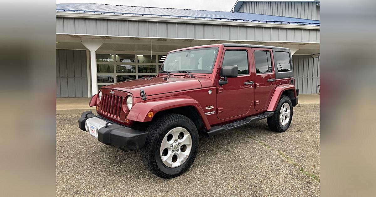 2013 JEEP WRANGLER UNLIMI SAHARA