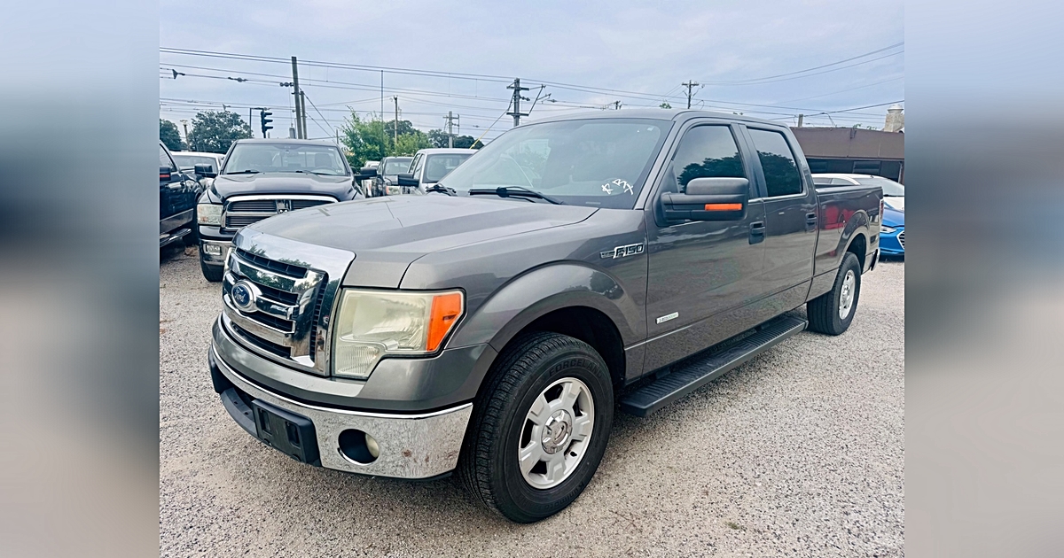 2011 Ford F-150 2WD SuperCrew 145 XLT