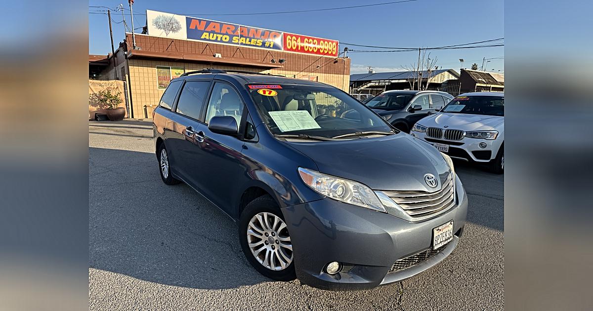 2017 Toyota Sienna XLE Auto Access Seat FWD 7-Passenger (Natl)