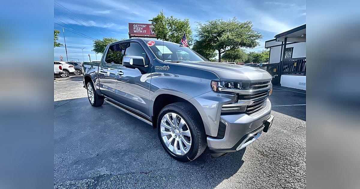 2022 Chevrolet 4WD Crew Cab 157" High Country