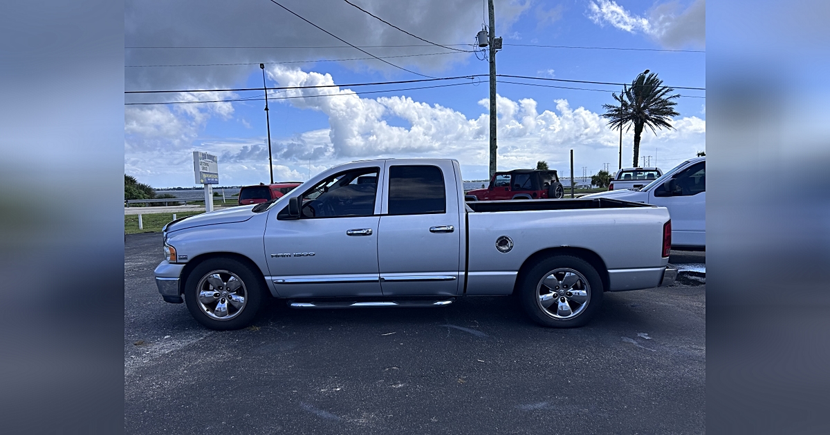 2005 Dodge Ram 1500 4dr Quad Cab 140.5" WB SLT