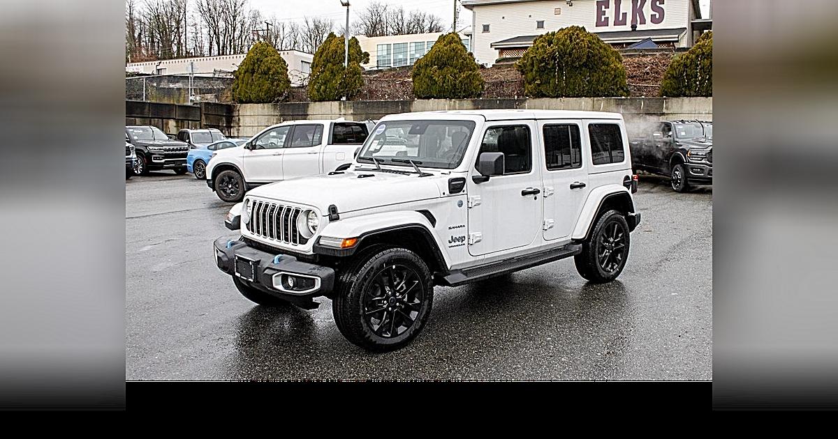 2024 Jeep Wrangler 4xe Sahara NAV 12" display, PW seat